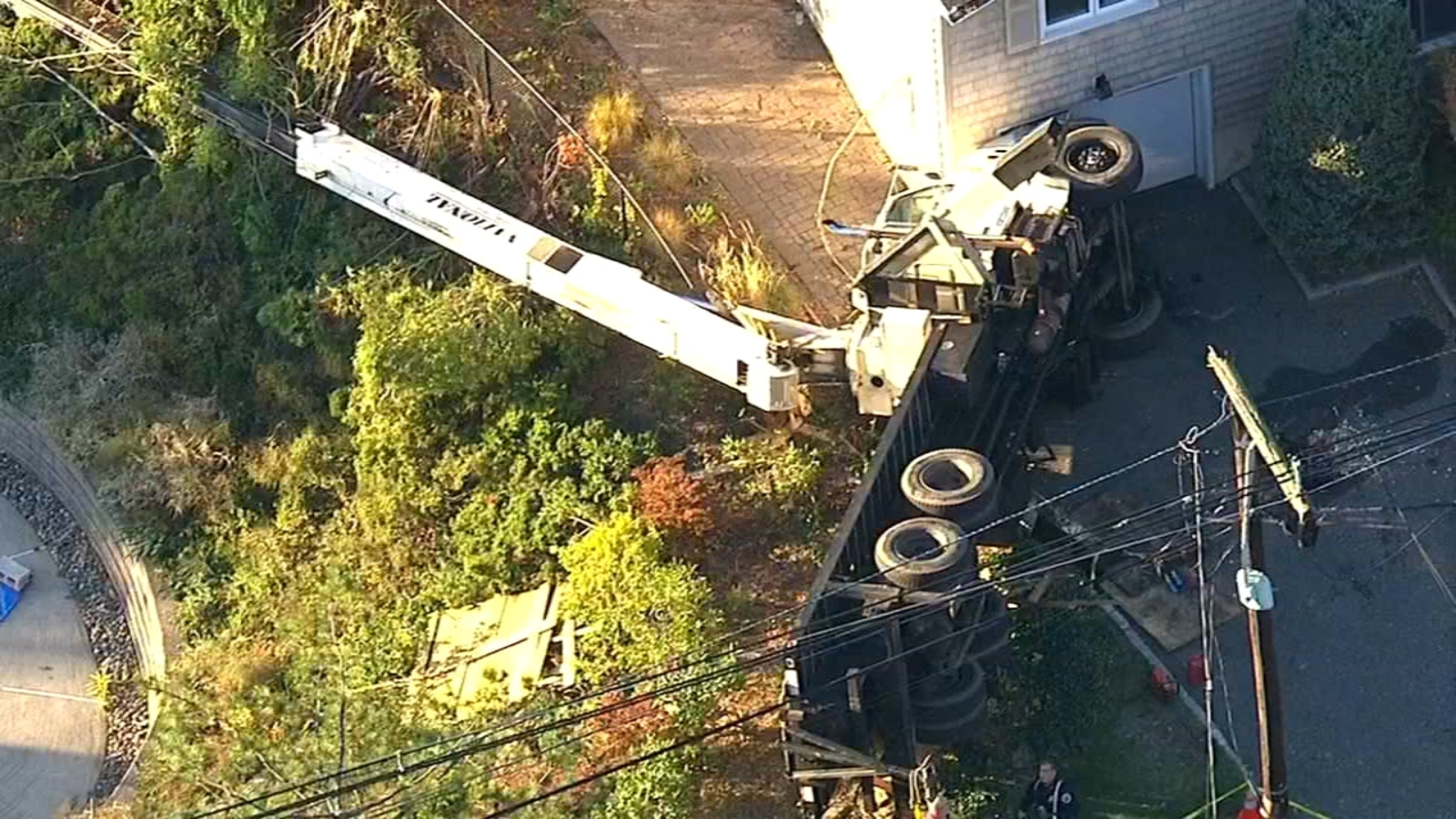 Large crane truck overturns in New Jersey neighborhood - ABC7 New York