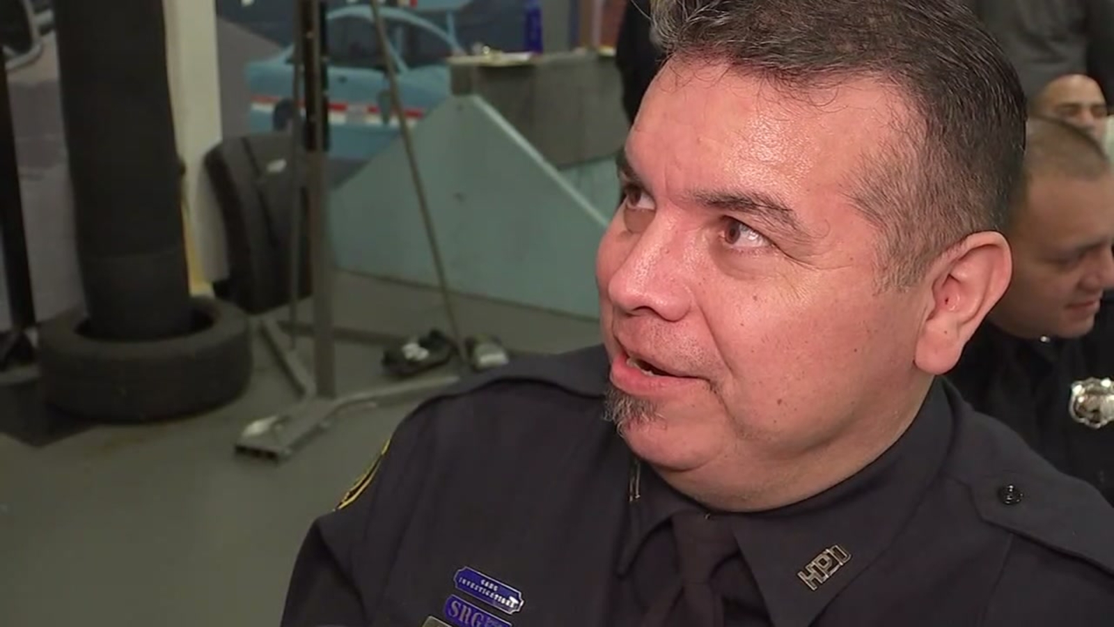 Injured police officer honored for heroic efforts - ABC13 Houston