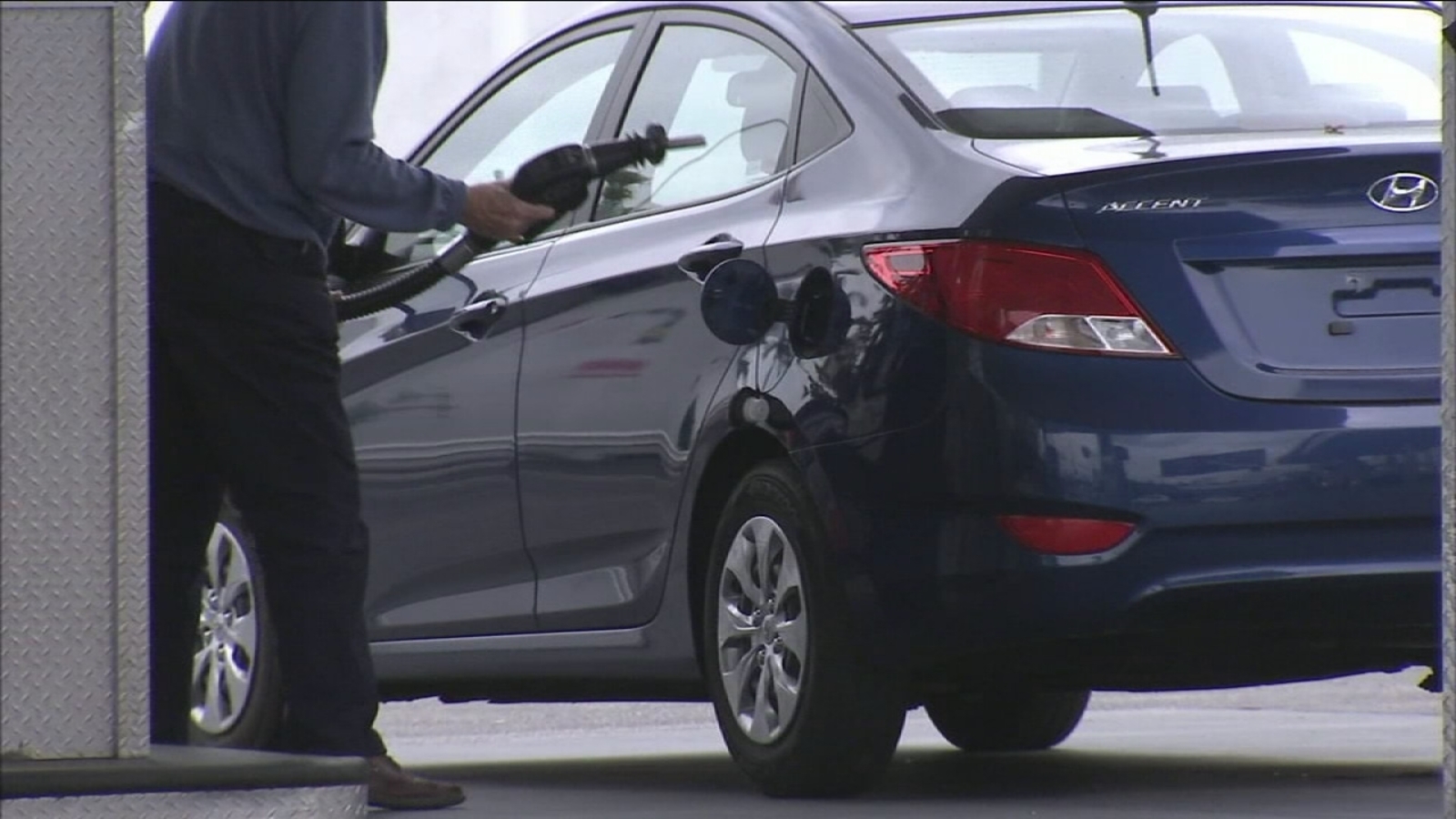 California drivers feeling pinch at the pump as new gas tax takes ...