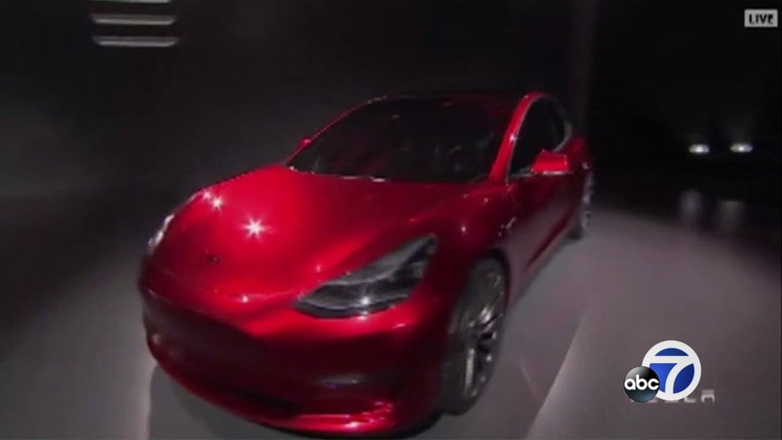 Tesla posts $619 million loss amid Model 3 production issues - ABC7 San ...