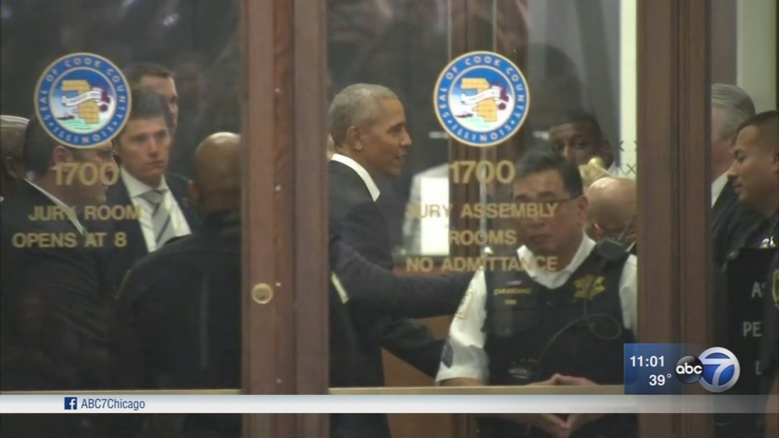Former President Barack Obama reports for jury duty in Cook County ...
