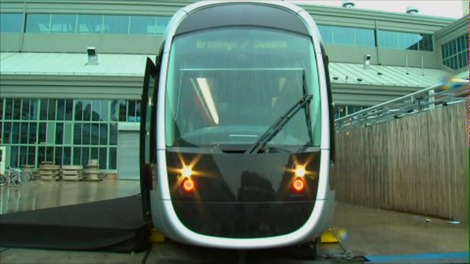 Effort underway to bring light rail from Brooklyn to Queens - ABC7 New York
