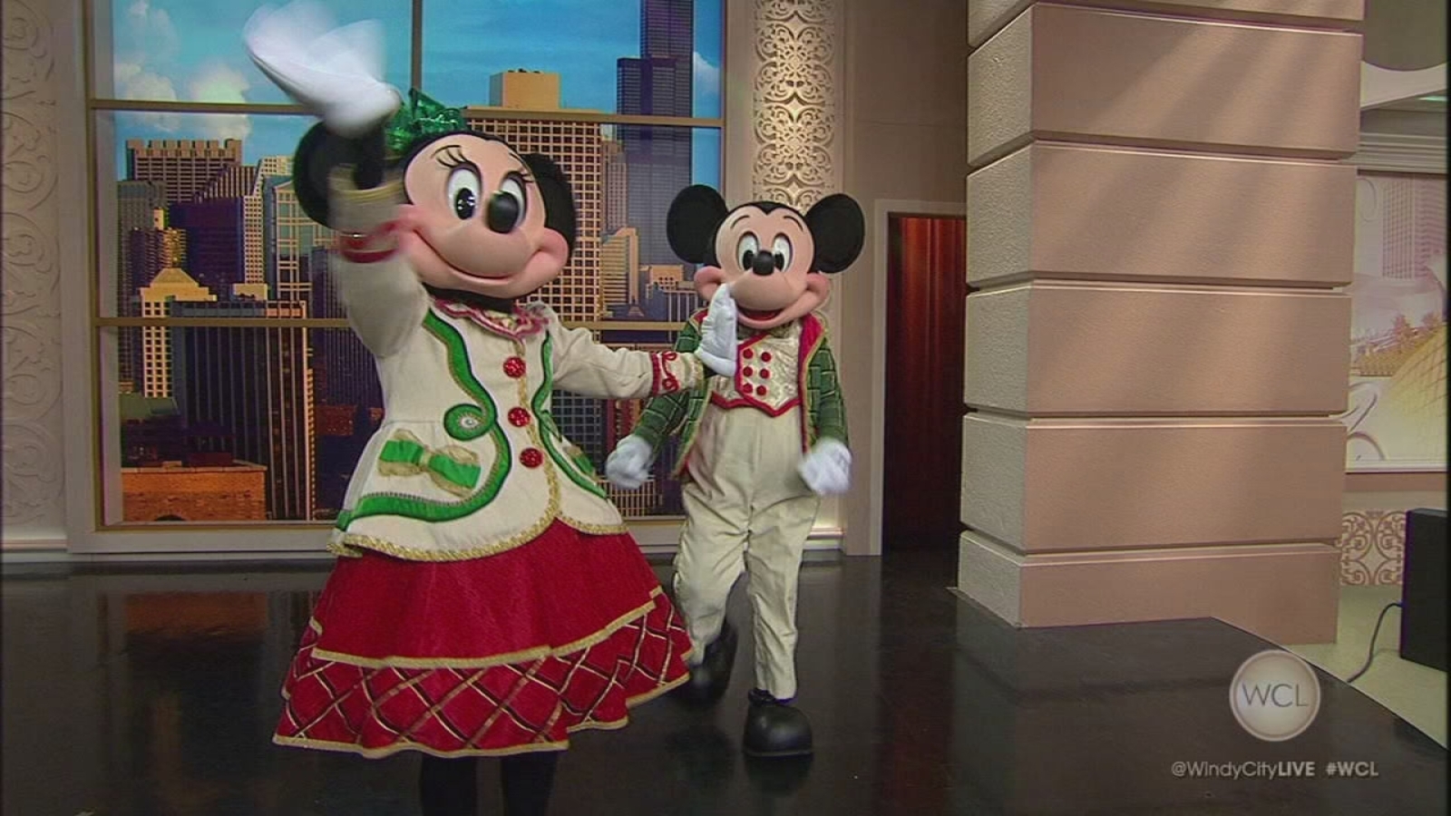 Mickey and Minnie help kick off the Magnificent Mile Lights Festival ...