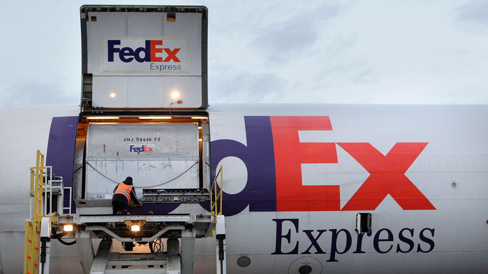 FedEx marks 3rd workplace death since 2013 - ABC13 Houston