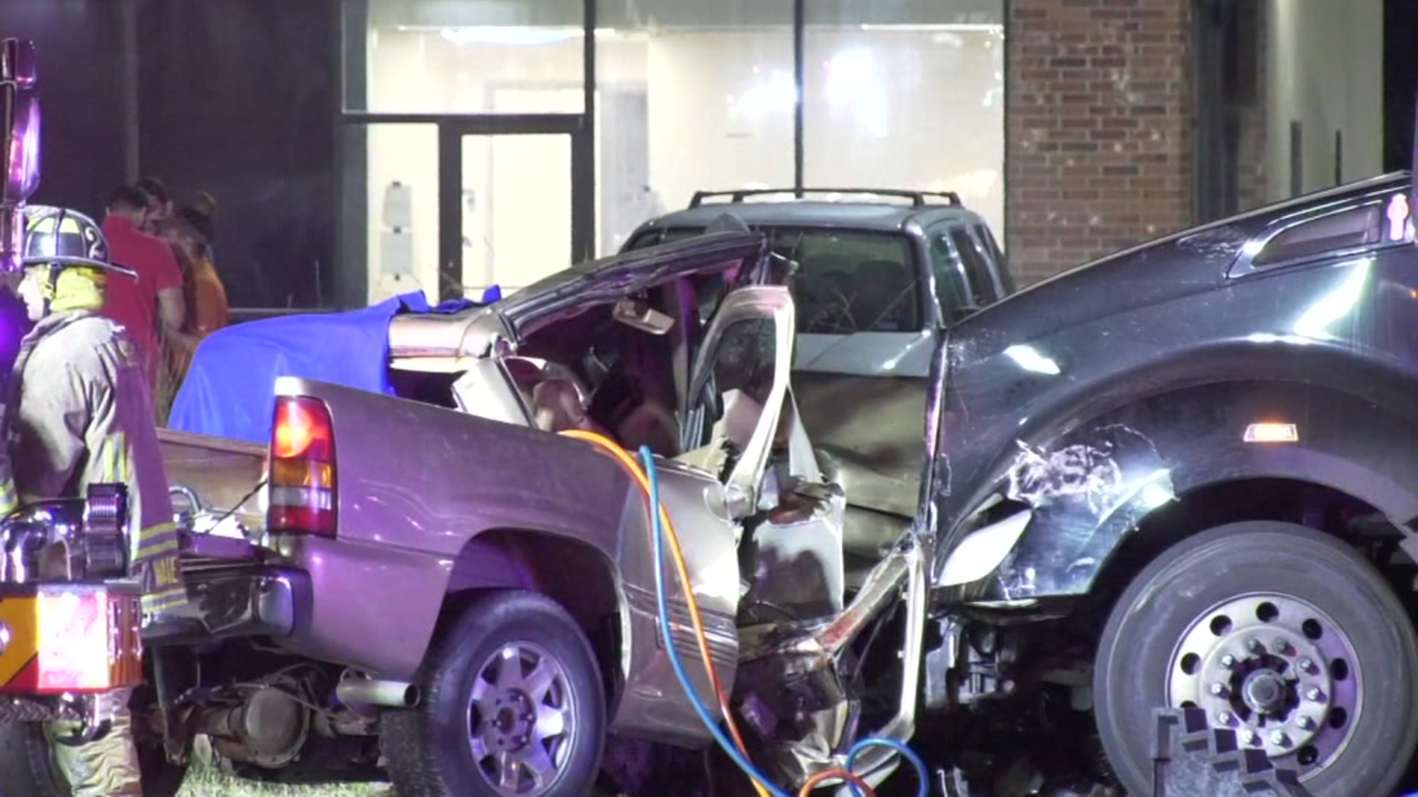 Deputies: Semi truck running red light leads to fatal crash - ABC13 Houston