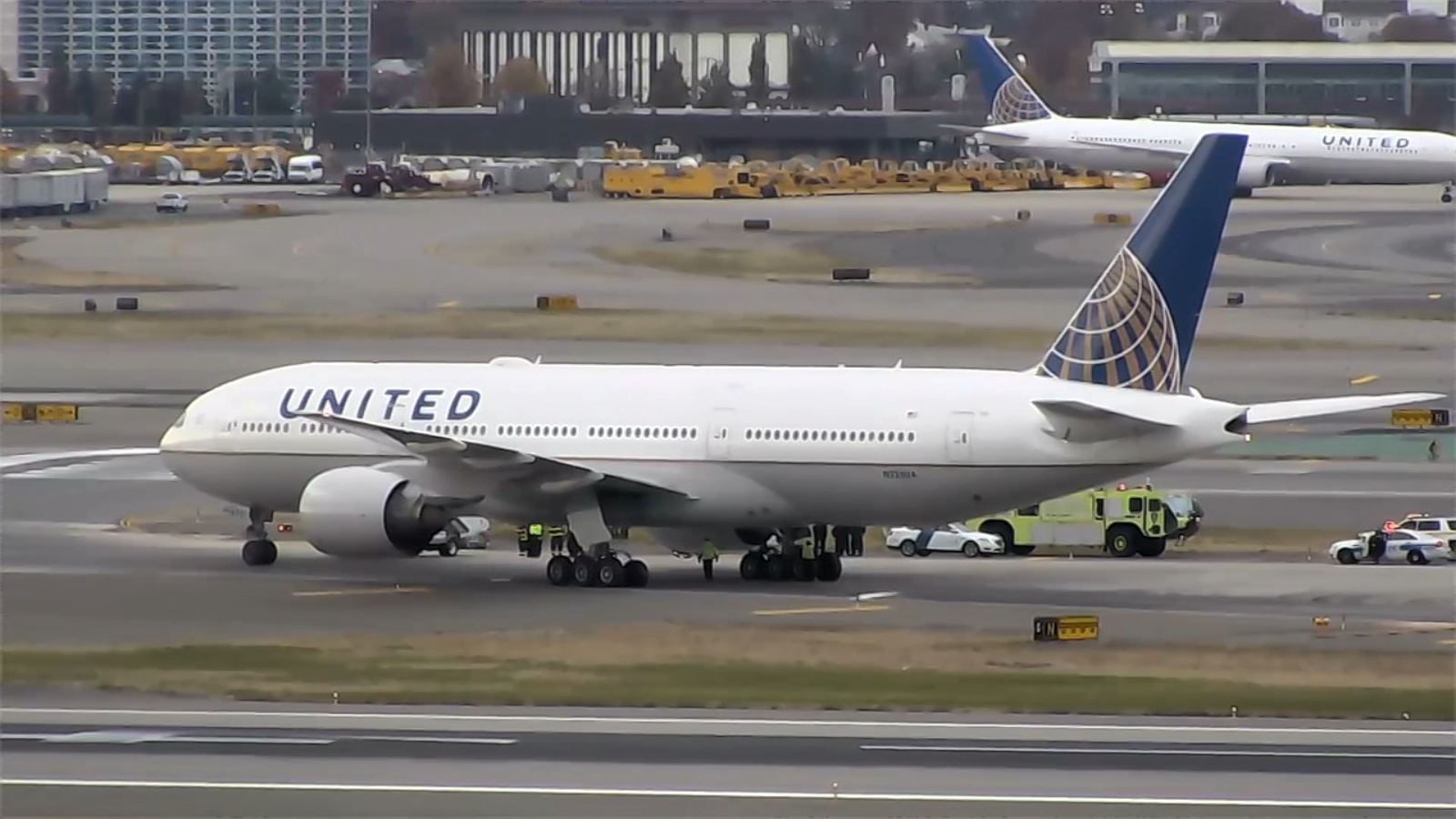 Plane found to have 4 blown tires after landing at Newark Liberty Airport - ABC7 New York