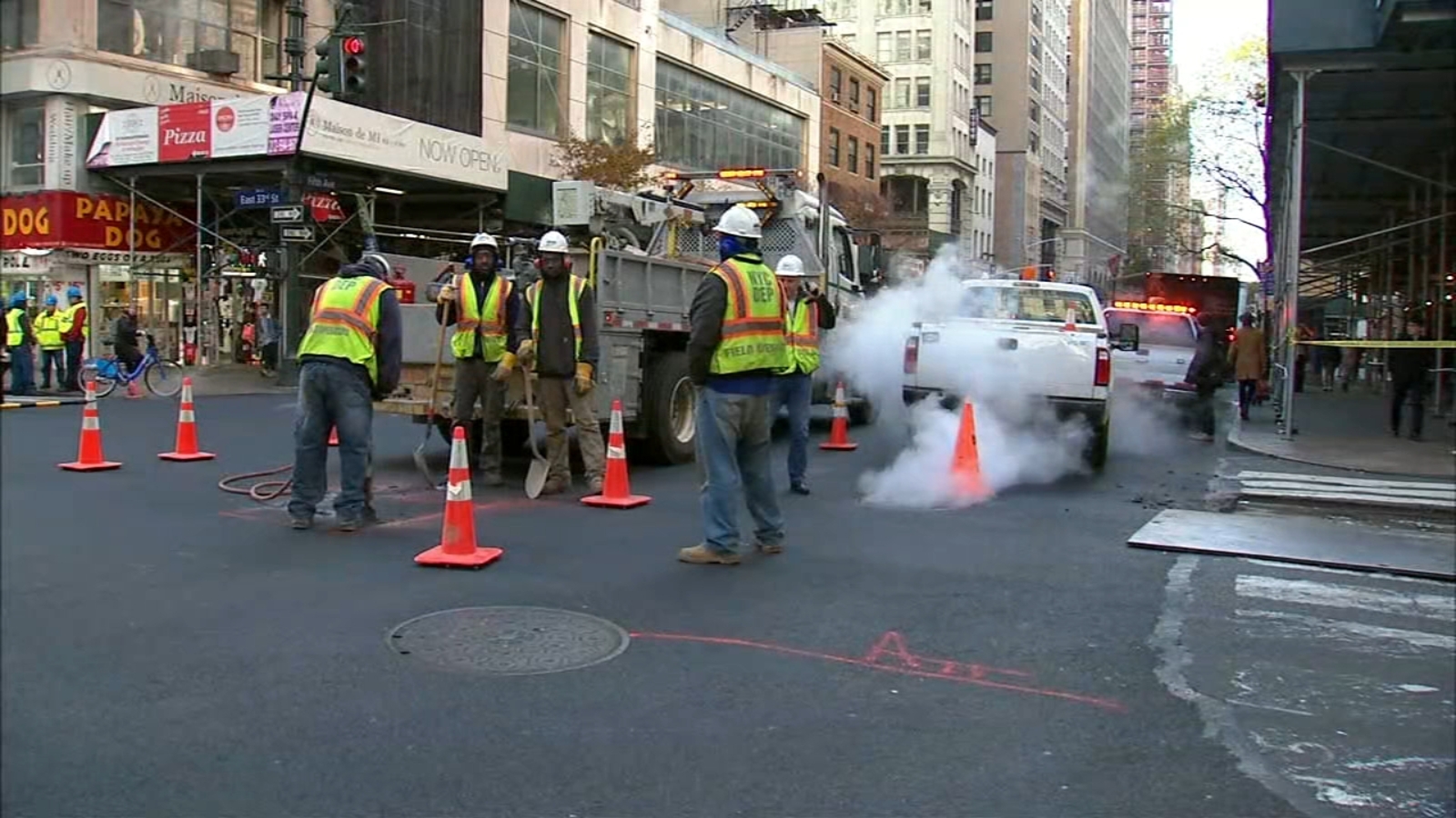 Water leak causes flooding near Empire State Building in Midtown ...