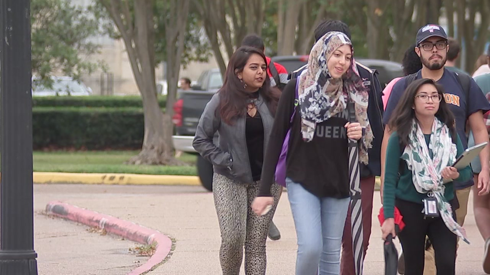 UH student robbed by two men while walking on campus early Tuesday ...