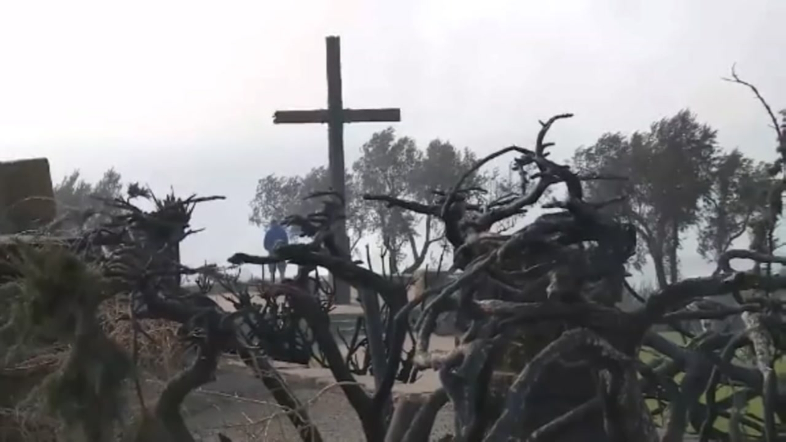Iconic Serra Cross still standing after Thomas Fire ravages Ventura ...