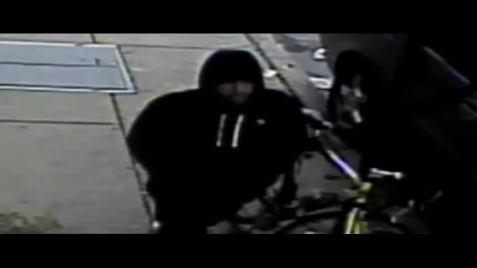 Robbery caught on camera in South Philadelphia - 6abc Philadelphia