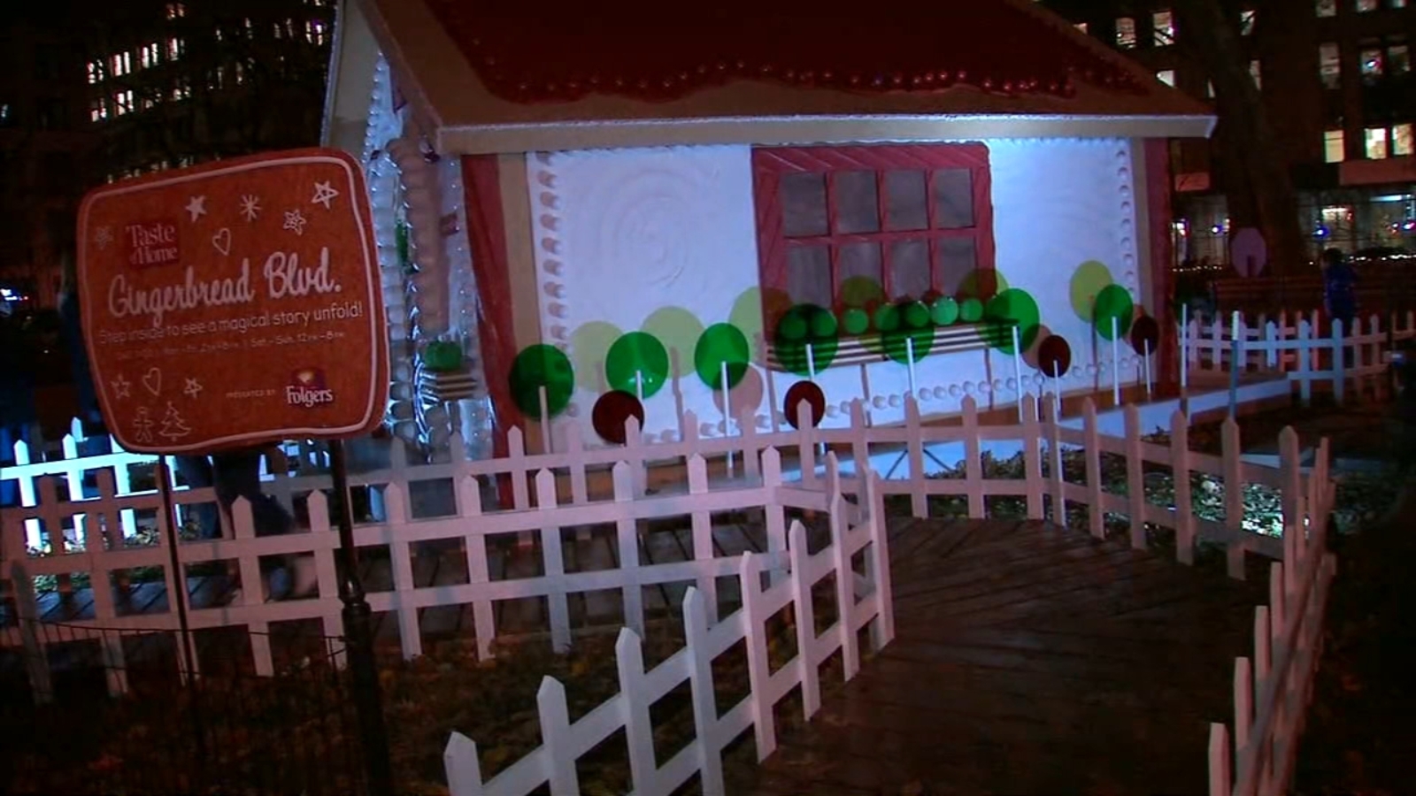 Life-size gingerbread house in Madison Square Park, Manhattan - ABC7 ...