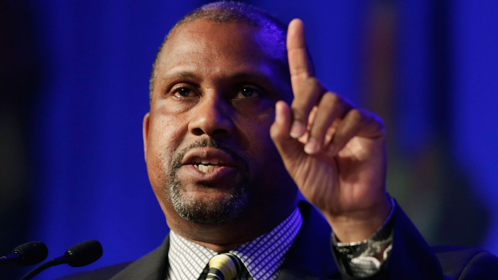 PBS suspends Tavis Smiley's talk show amid allegations of misconduct ...