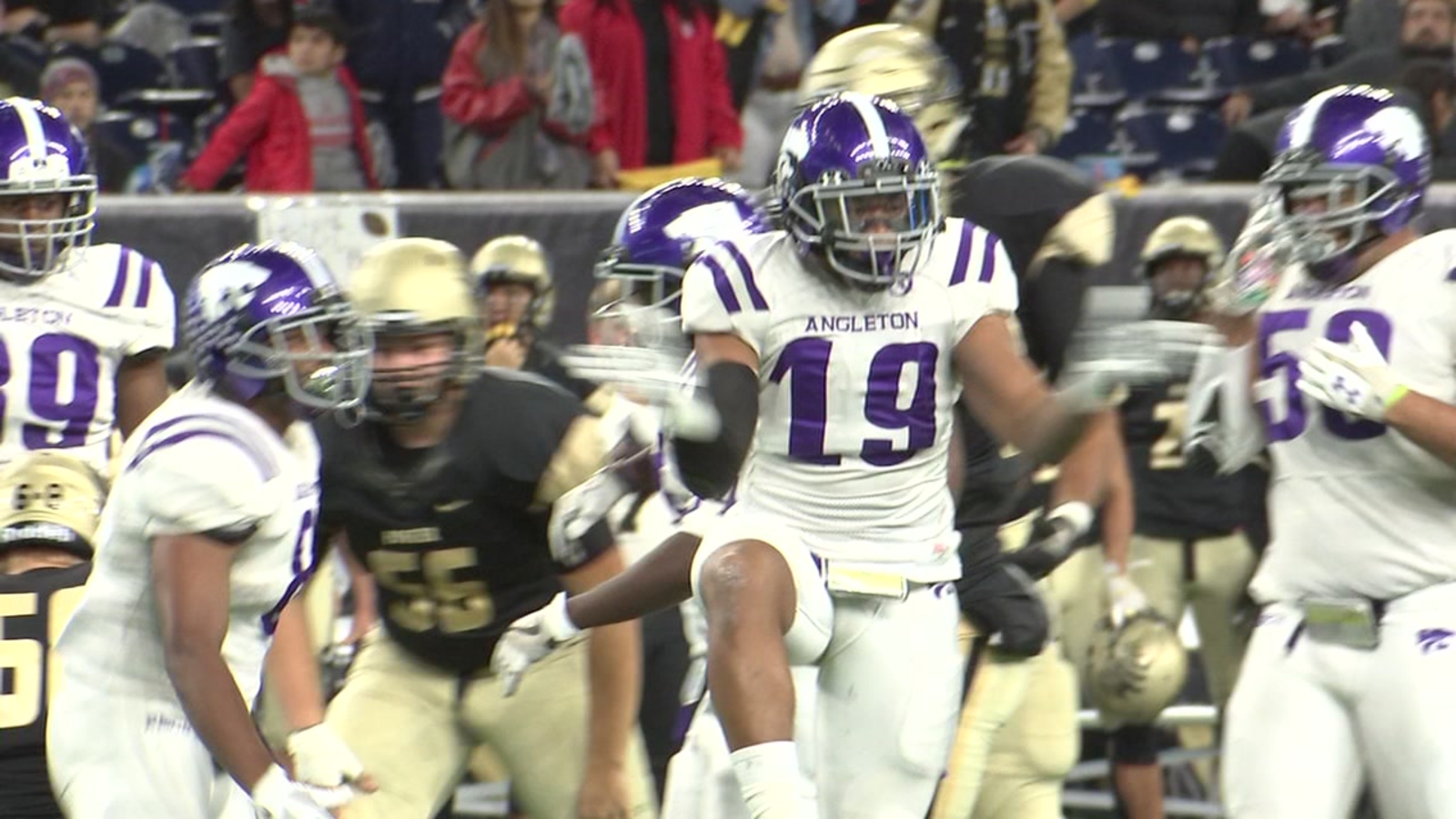 Undefeated Angleton HS presses forward with fallen coach on players ...