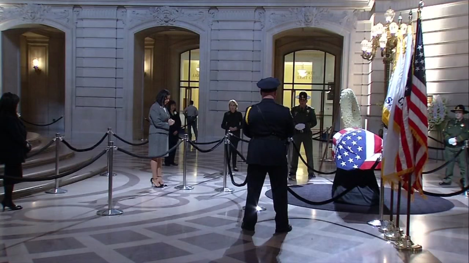 Mourners line up to honor Mayor Ed Lee at San Francisco City Hall ...
