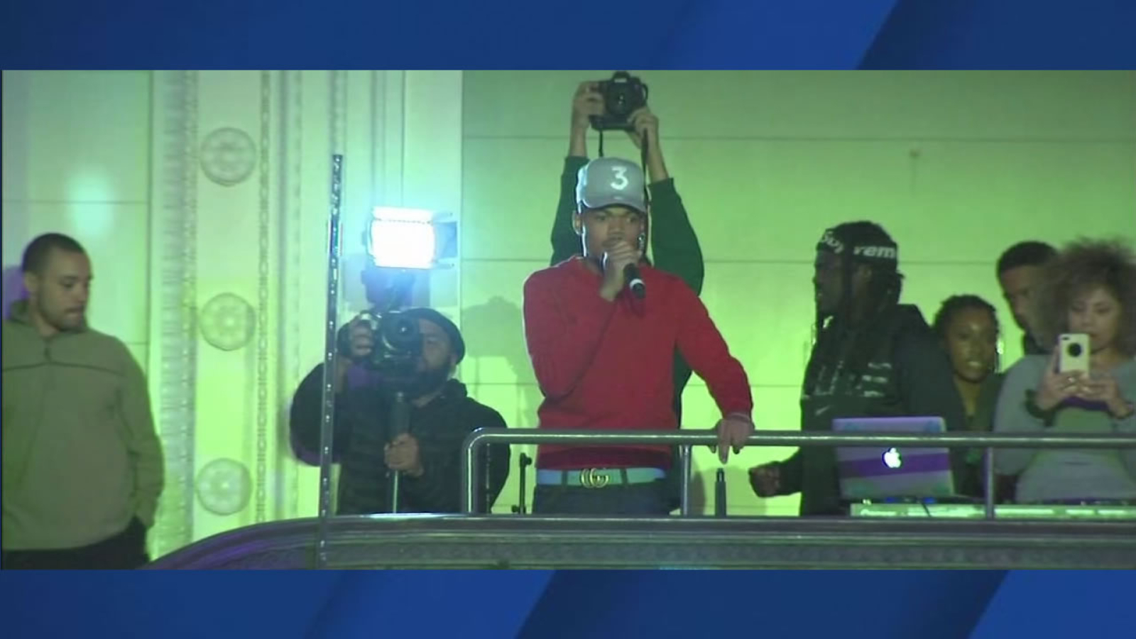 Chance the Rapper hosts party at Field Museum to help the homeless ...