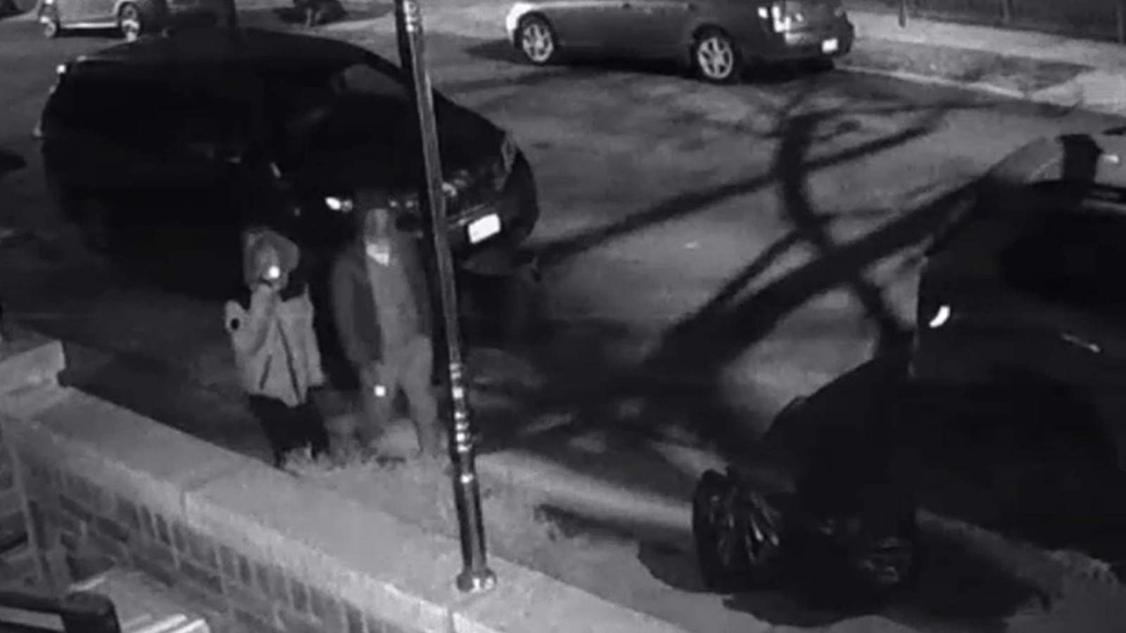 Man beaten with wooden sticks by 2 suspect in Flushing, Queens - ABC7 ...