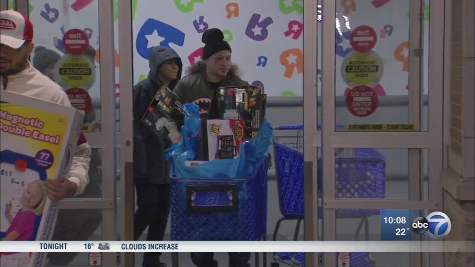 Last-minute shoppers hitting stores on final weekend before Christmas ...