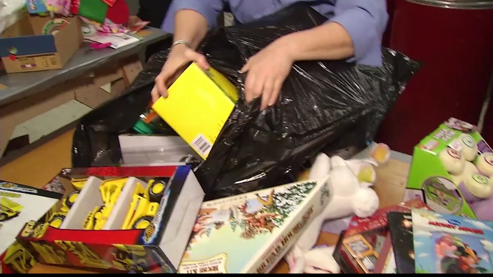 Bay Area LIFE: La-Z-Boy teams up ABC7, Toys for Tots - ABC7 San Francisco