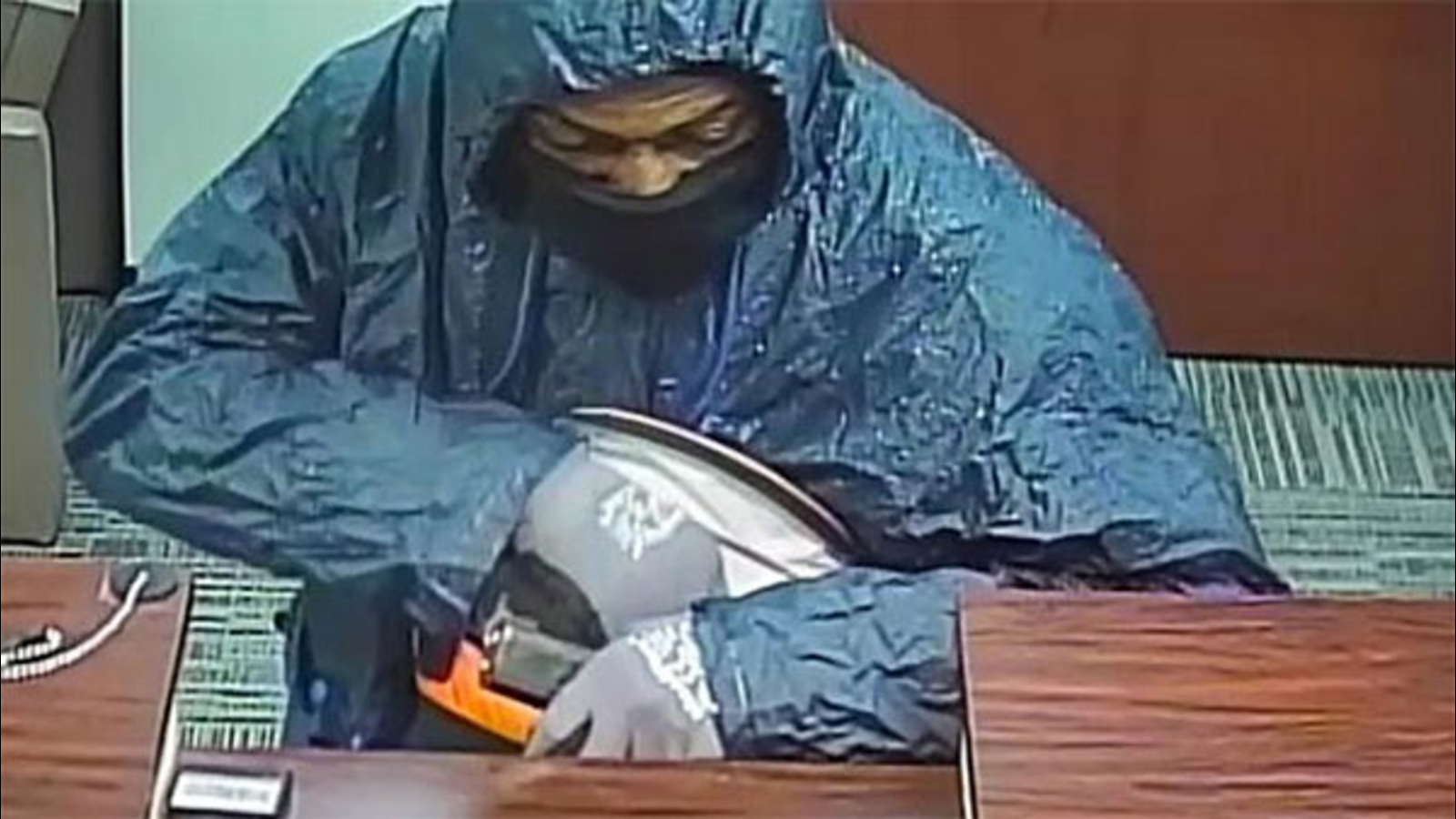 Philadelphia police seek bag-toting bank robber - 6abc Philadelphia