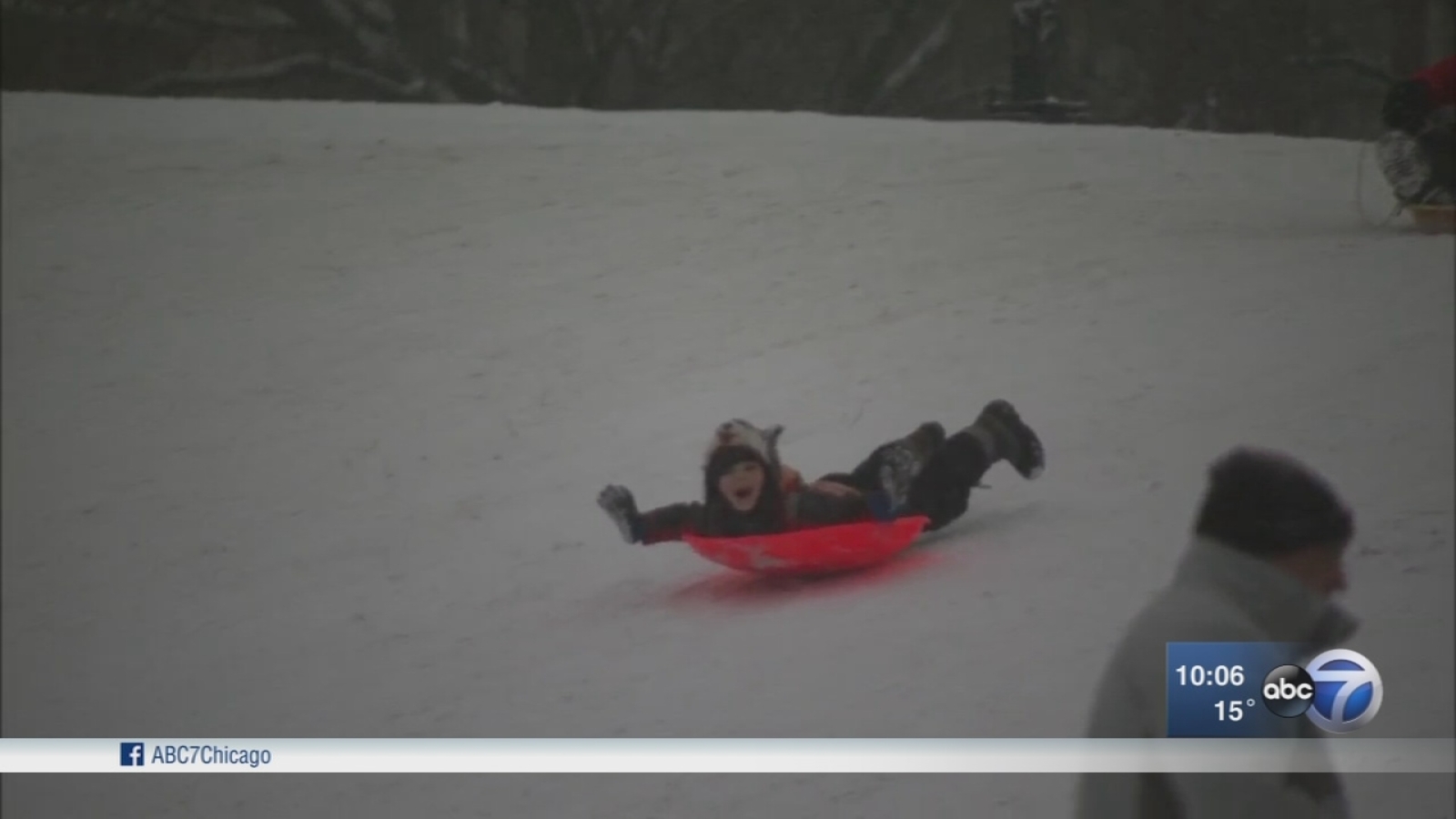 Chicago Weather: Snow Friday means slippery roads, spin-outs, sledding ...