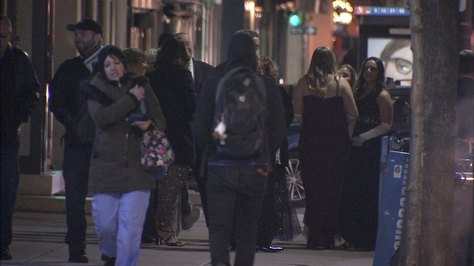 Folks brave cold temps in Center City - 6abc Philadelphia