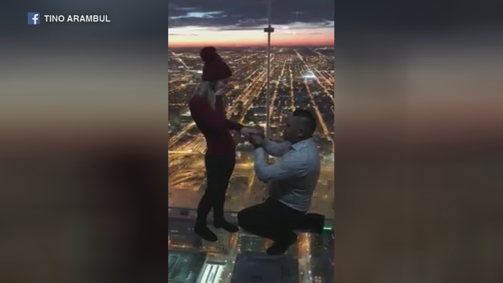 Chicago couple gets engaged on New Year's Eve at Willis Tower Skydeck ...