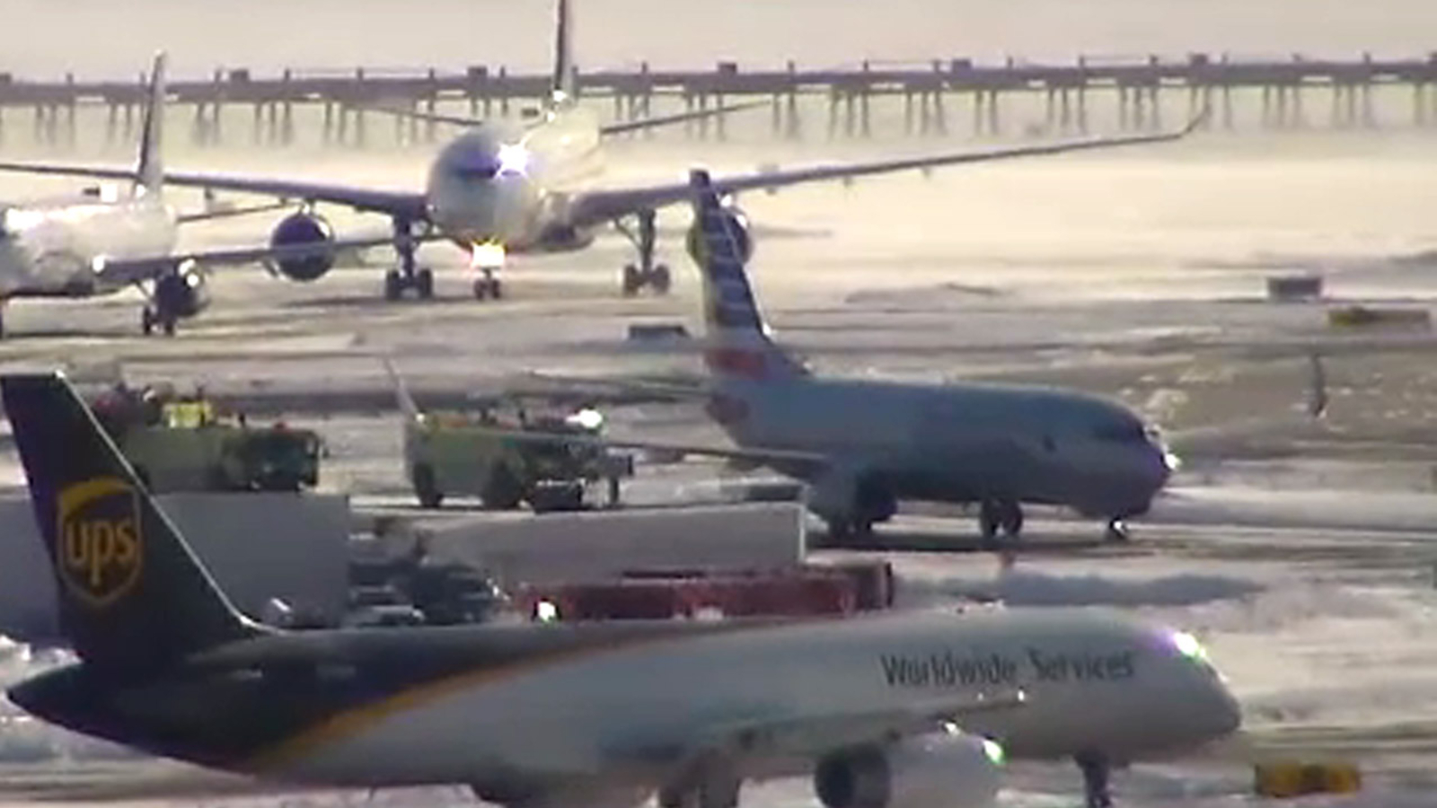 Report of engine fire prompts plane to turn around after JFK takeoff ...