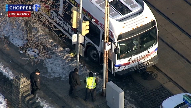Suspect sought after man stabbed with screwdriver on SEPTA bus - 6abc ...