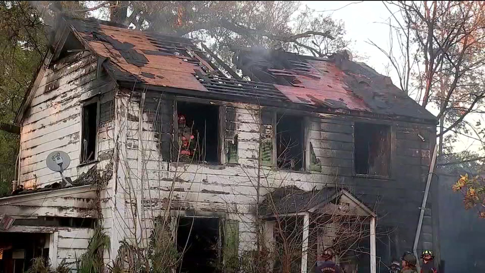 Large fire destroys vacant home near the Medical Center - ABC13 Houston