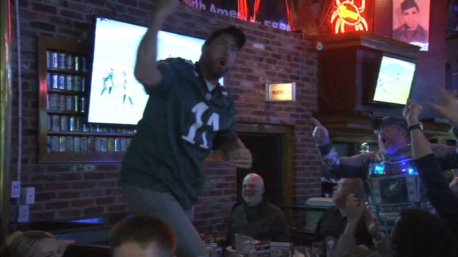 VIDEO: Eagles fans celebrate as team moves one step closer to Super ...