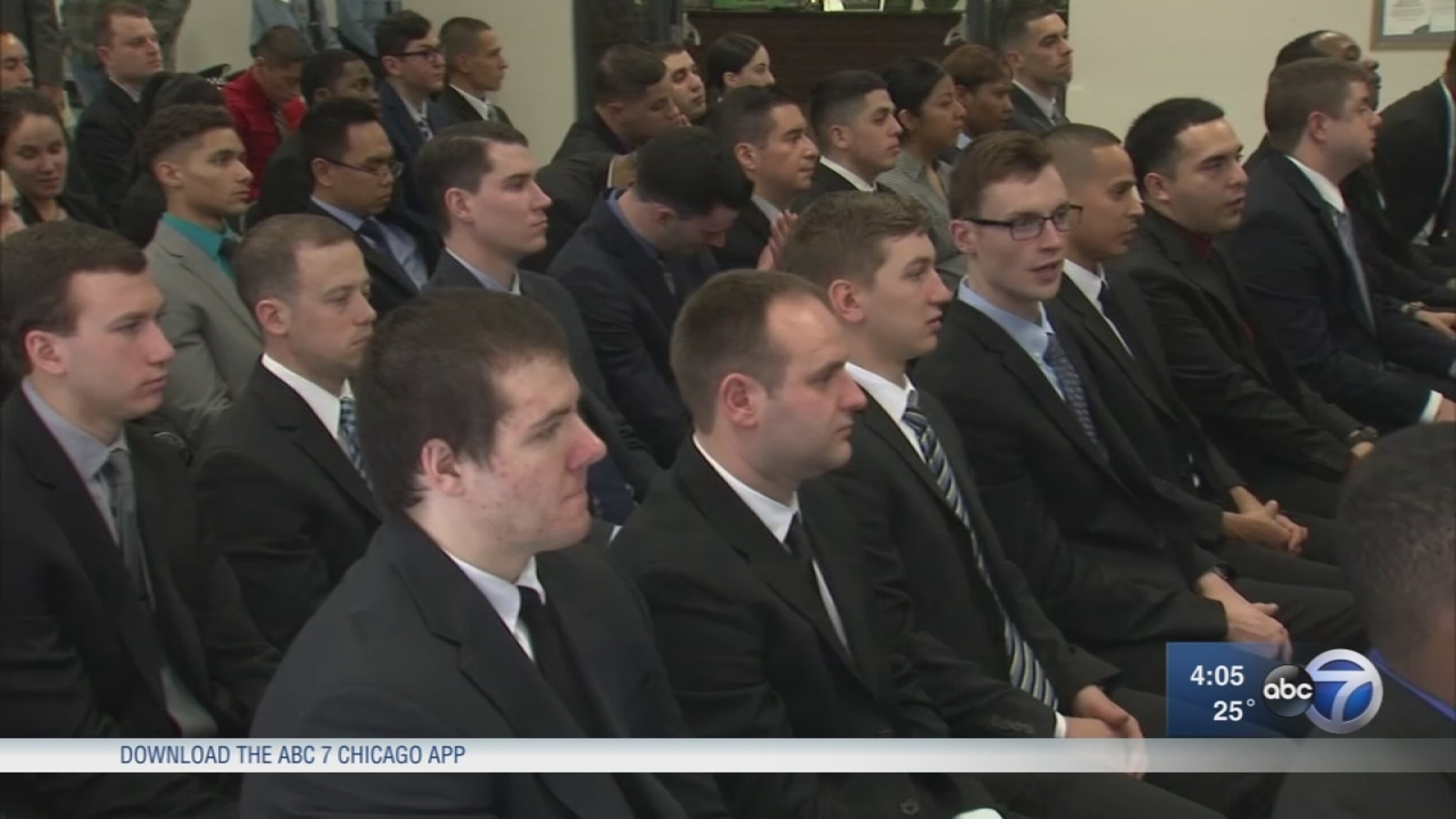Mayor Rahm Emanuel welcomes new Chicago police recruits - ABC7 Chicago
