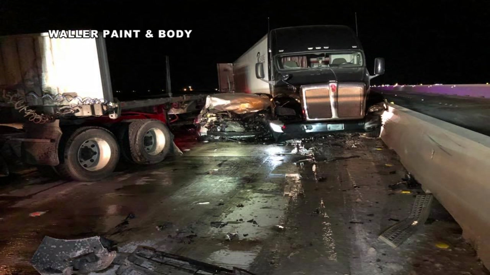 2 Semis Involved In Chain Reaction Crash On Slick Overpass Abc13 Houston