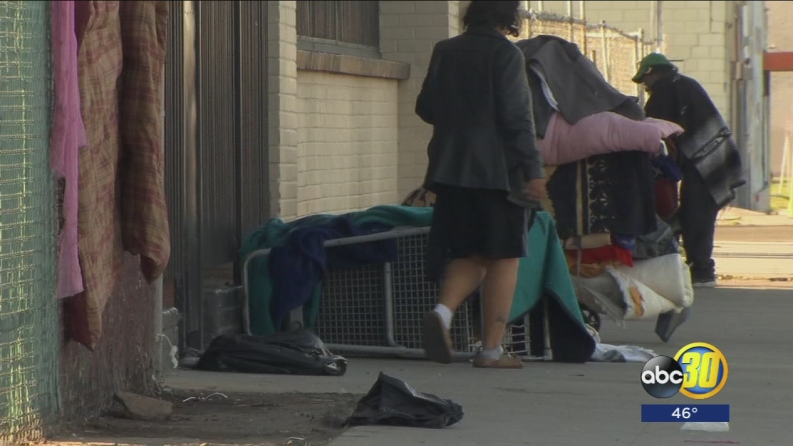 Volunteers hit Fresno streets to count growing homeless population ...