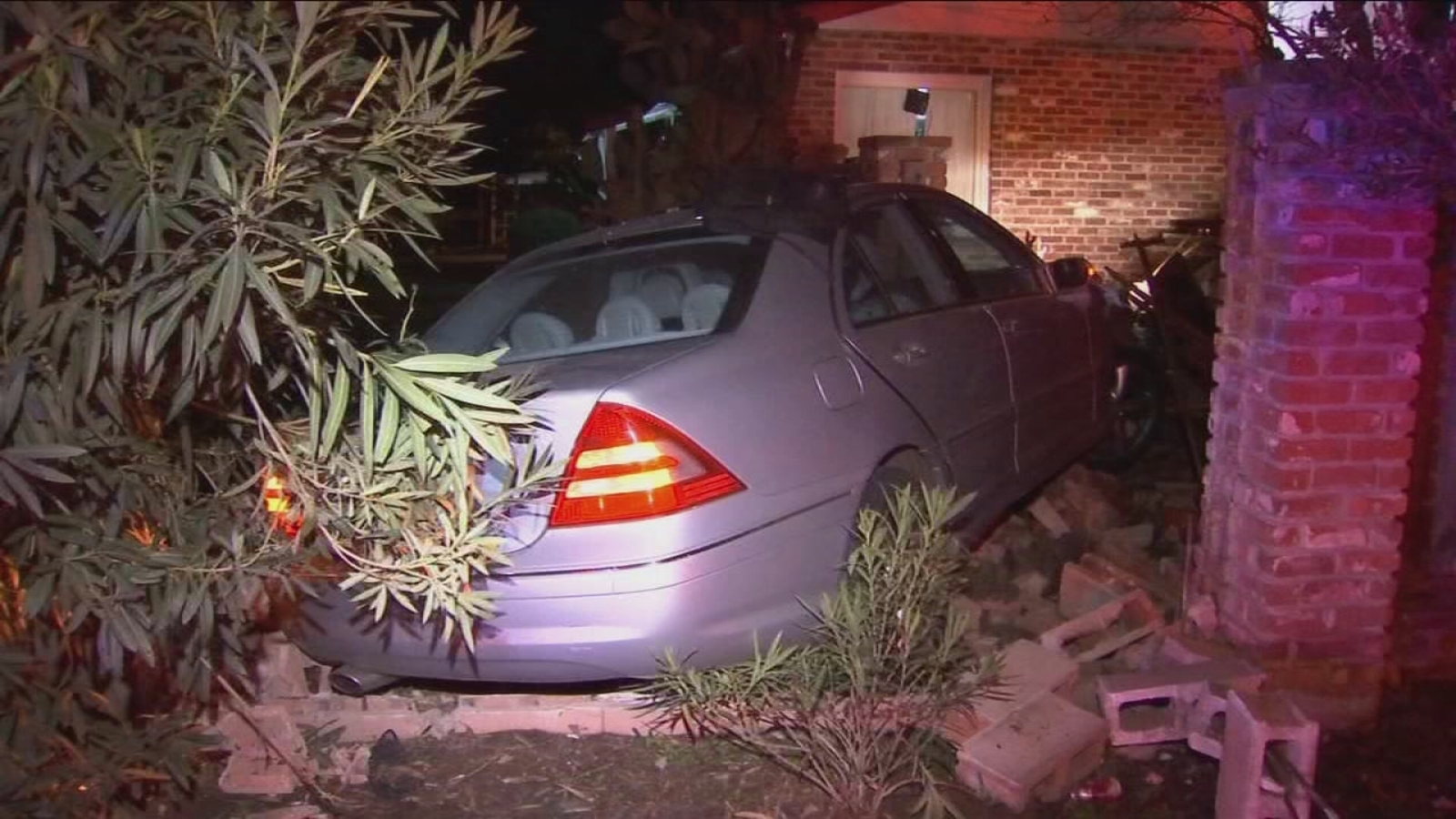 Suspect Gets Away After Chase That Ends In Crash In Northwest Fresno