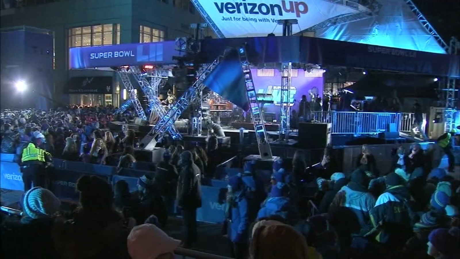 Brian Taff and Sharrie Williams survey the scene in Minnesota - 6abc ...