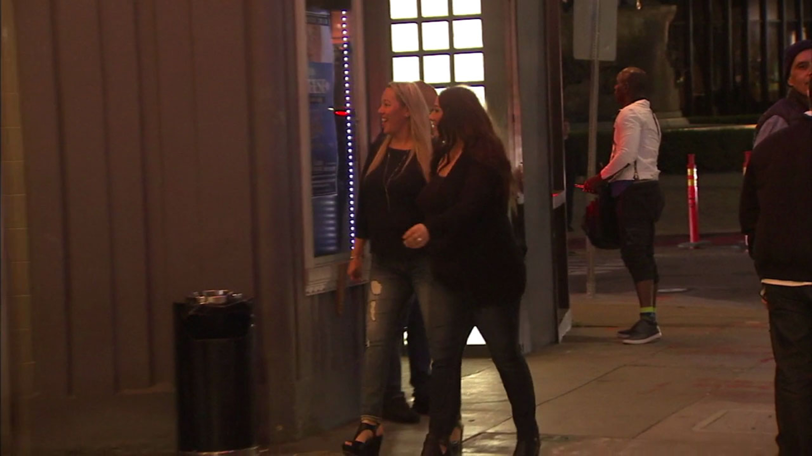 Stanton sisters take step toward recovery by attending concert after ...