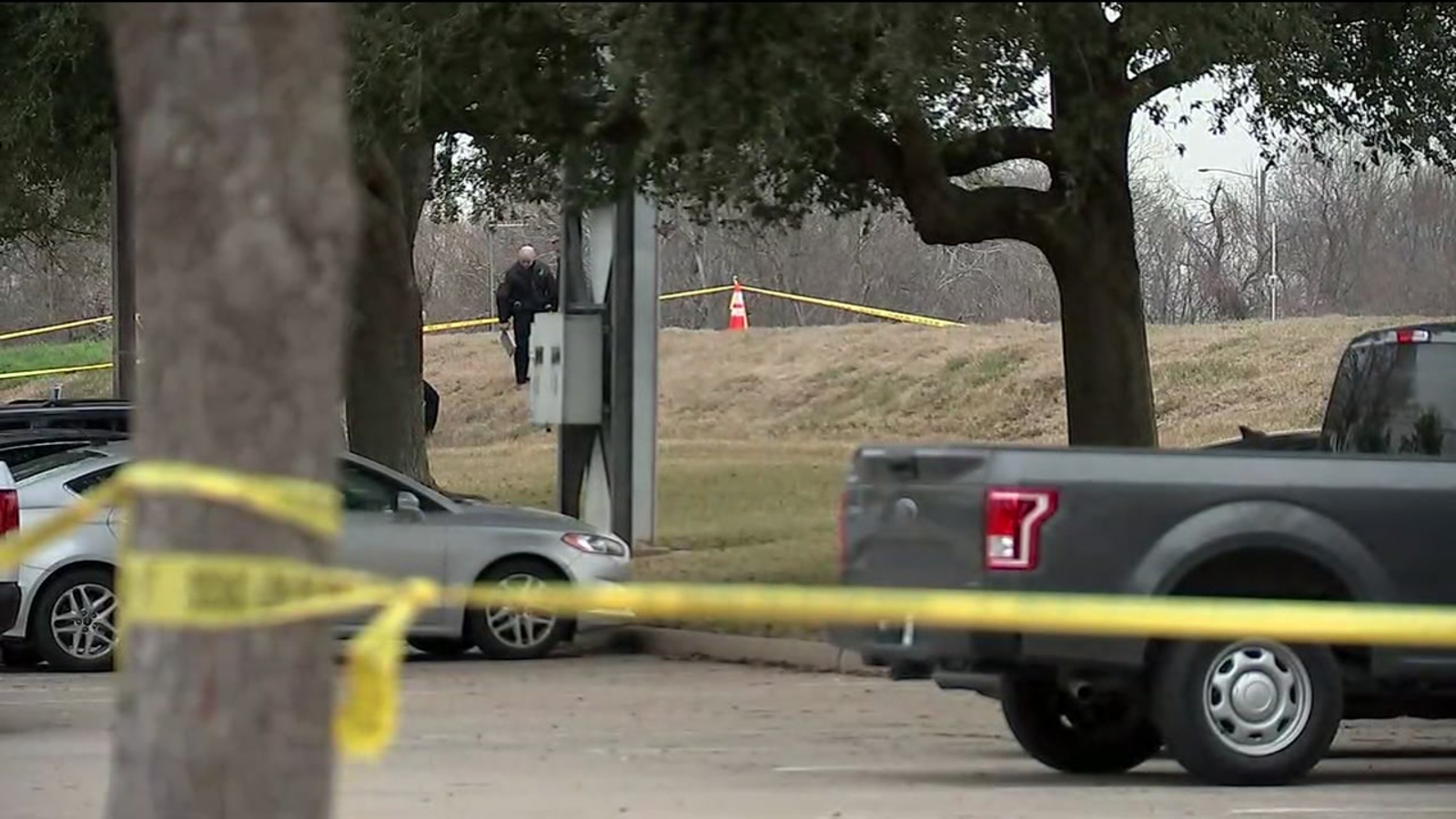 Bystander stumbles upon body of man in Sugar Land - ABC13 Houston