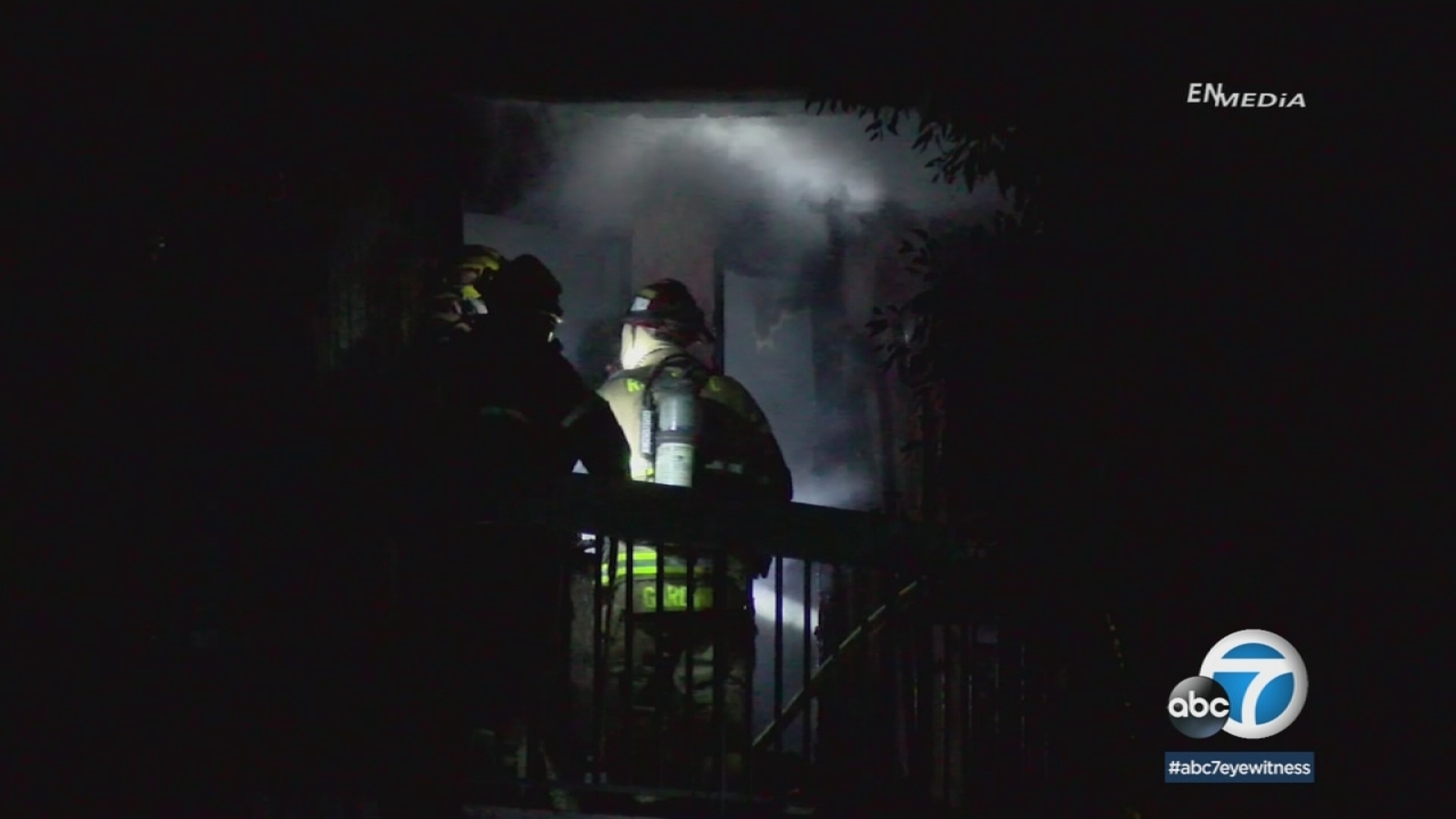 Couple dies in Rialto apartment complex fire - ABC7 Los Angeles