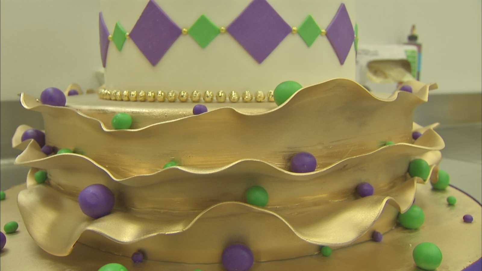 Extra Course: Oak Mill Bakery cakes - ABC7 Chicago