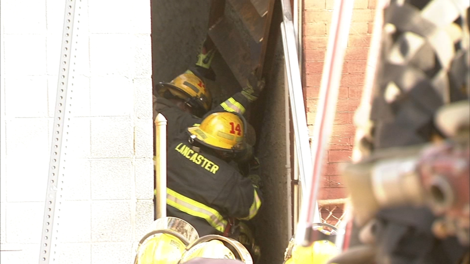 Fire escape collapse injures 1 in Brewerytown - 6abc Philadelphia