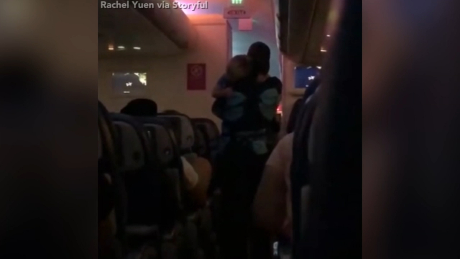 Flight attendant helps mother of three calm down toddler on late-night ...