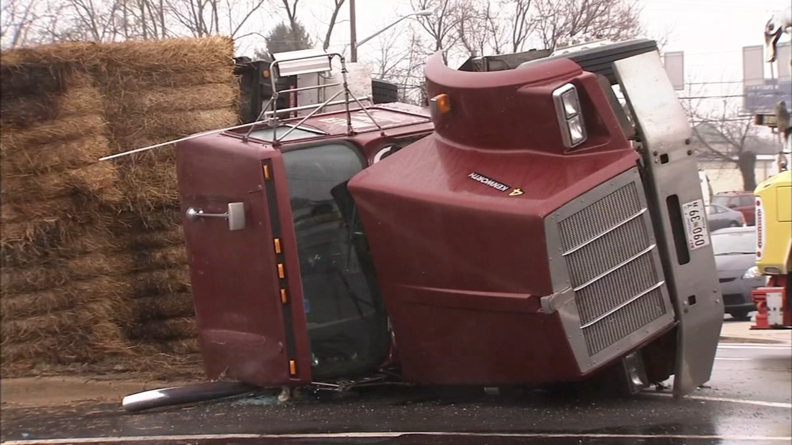 Truck carrying load of hay overturns in Stanton, Del. - 6abc Philadelphia