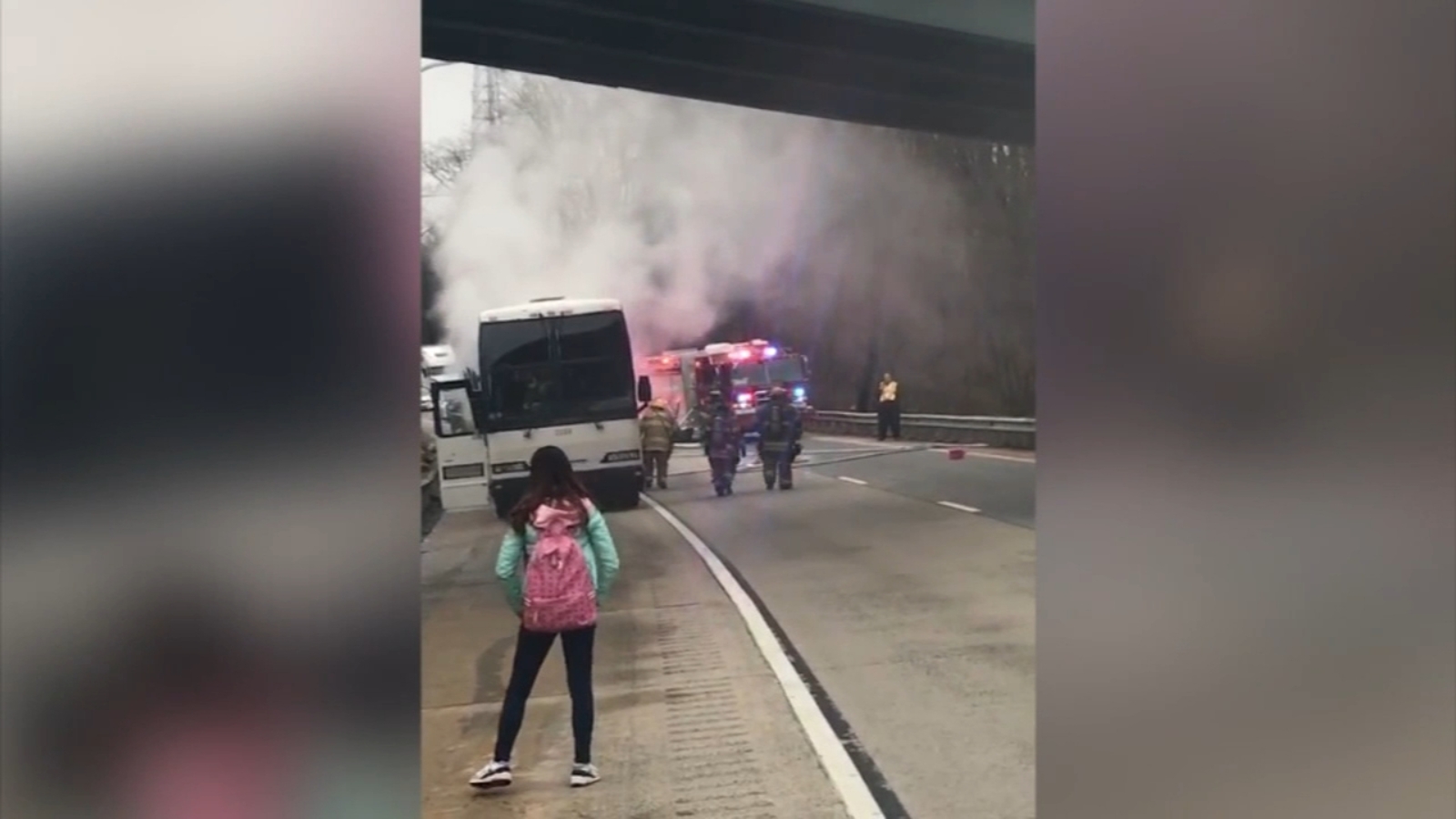 Tour bus fire shuts down I-495 northbound in New Castle County - 6abc ...