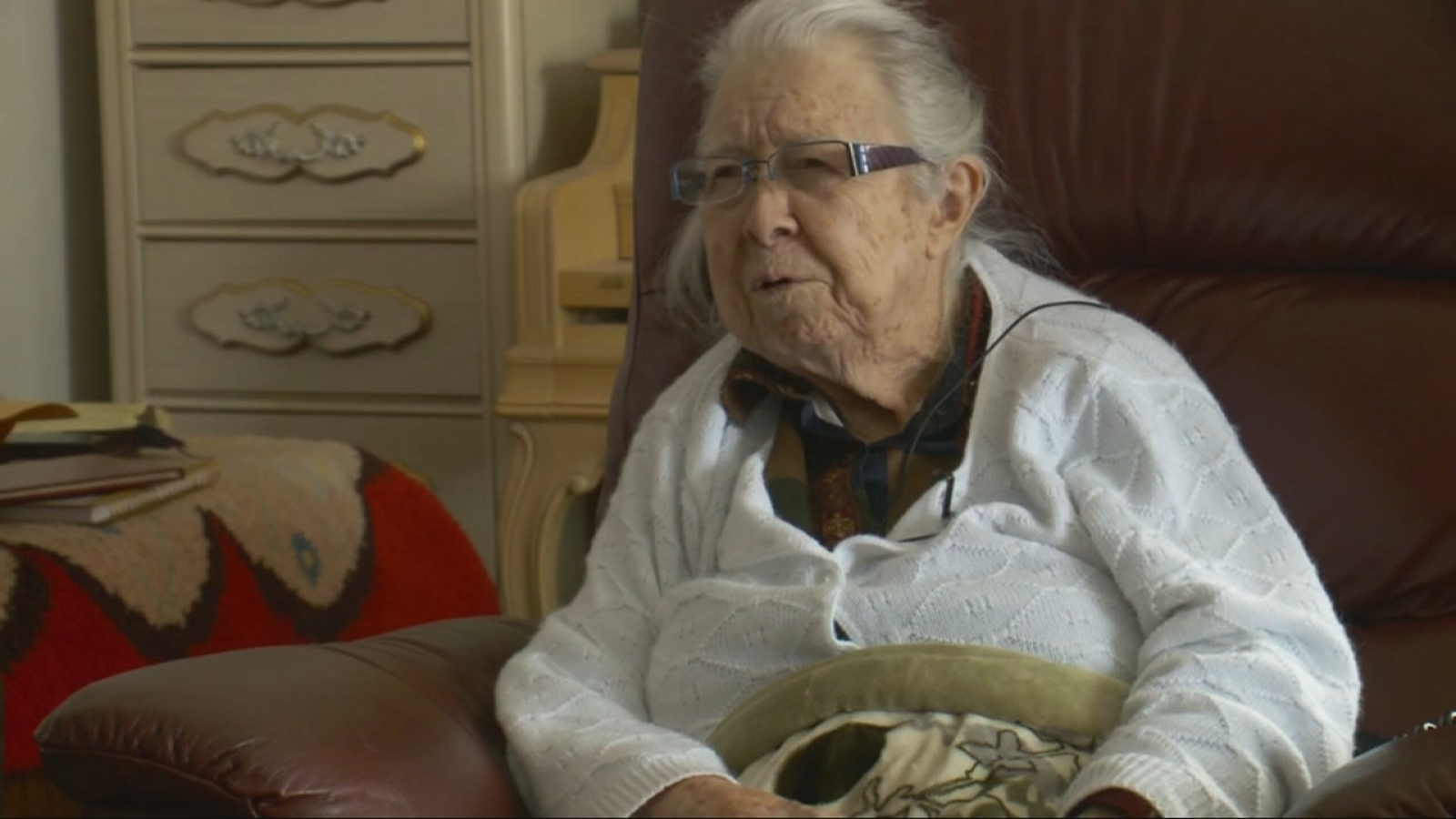 99 Year Old Woman Taken Hostage By Teenager Abc30 Fresno