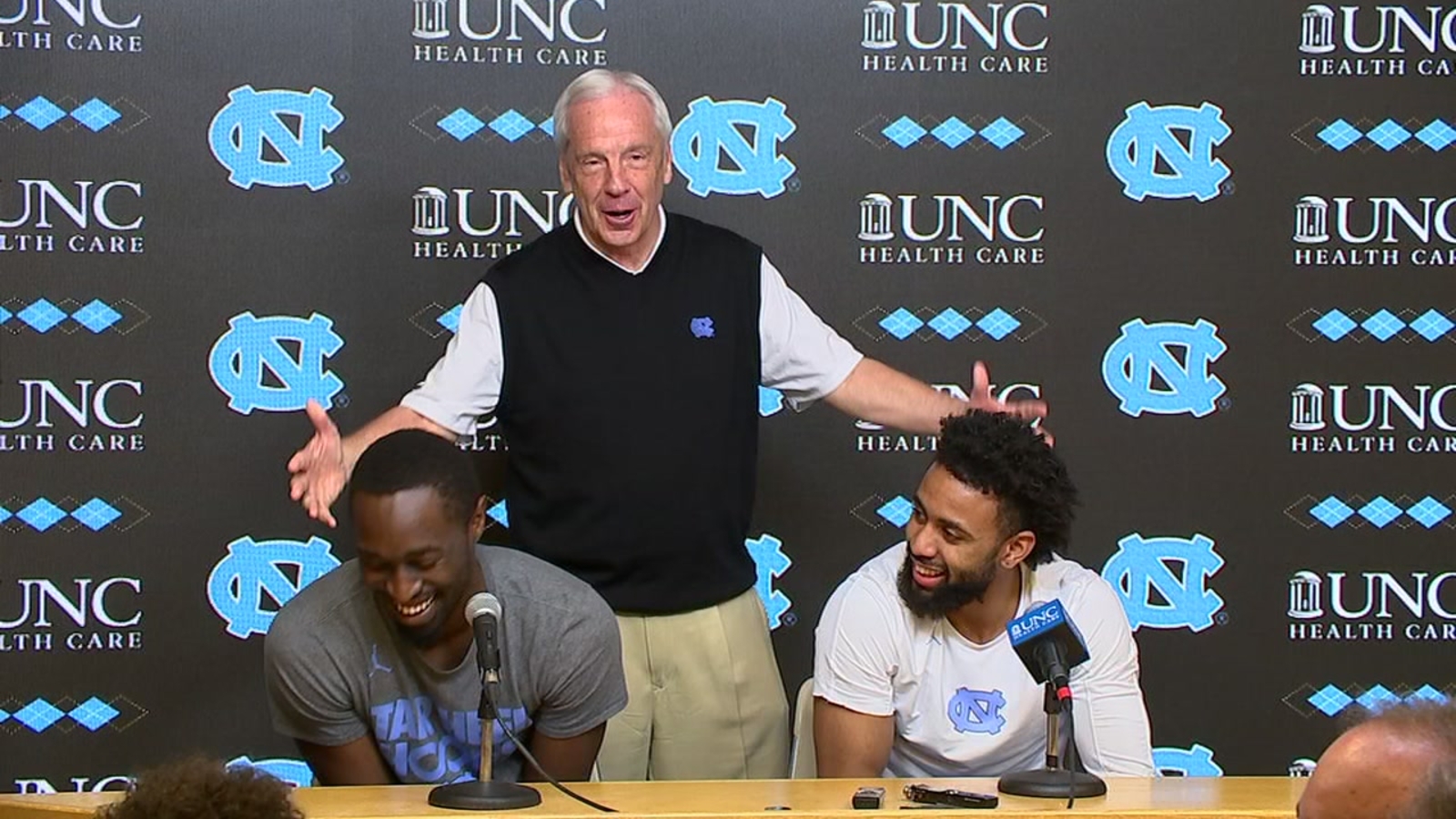 Roy Williams turns tables, crashes Pinson's news conference - ABC11 ...