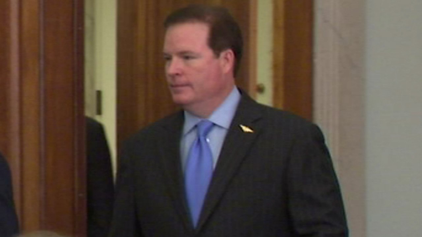 Top Dems ask for info on Chicago banker tied to Manafort - ABC7 Chicago