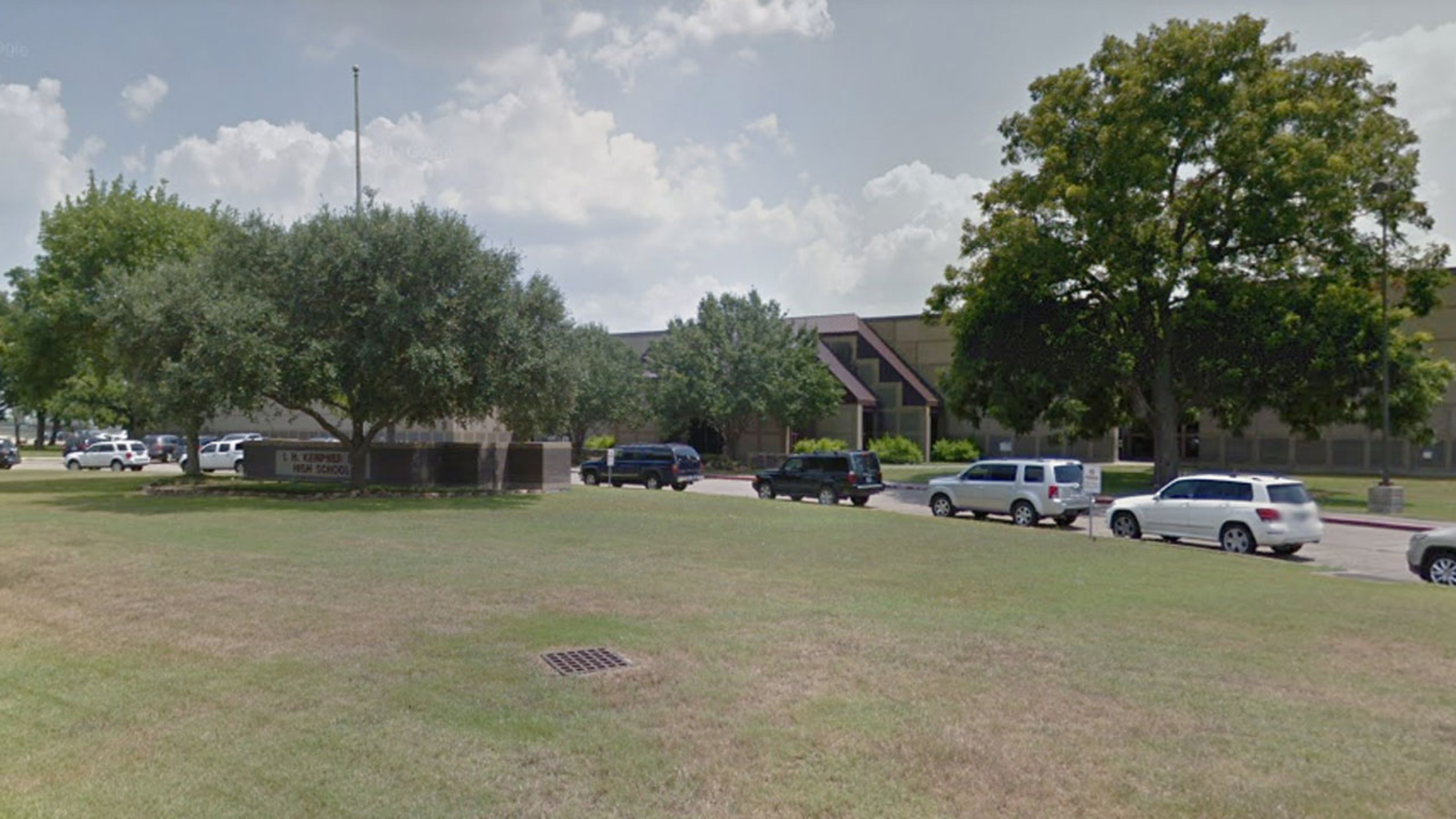 17-year-old girl struck by vehicle near Kempner HS in Sugar Land ...
