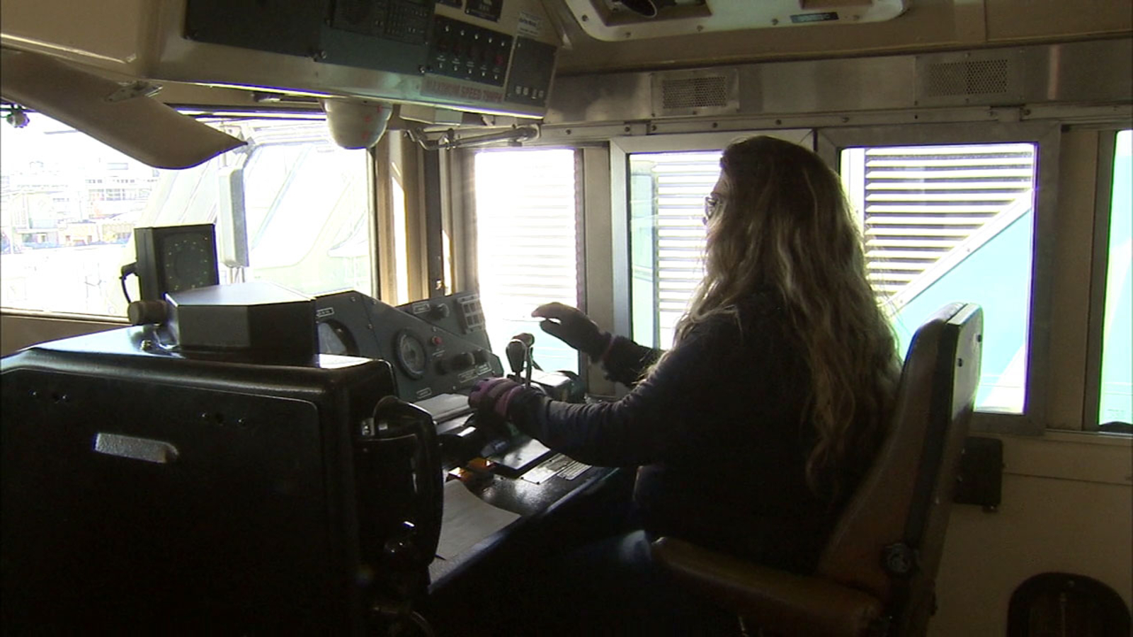 Metrolink hiring more women as engineers - ABC7 Los Angeles