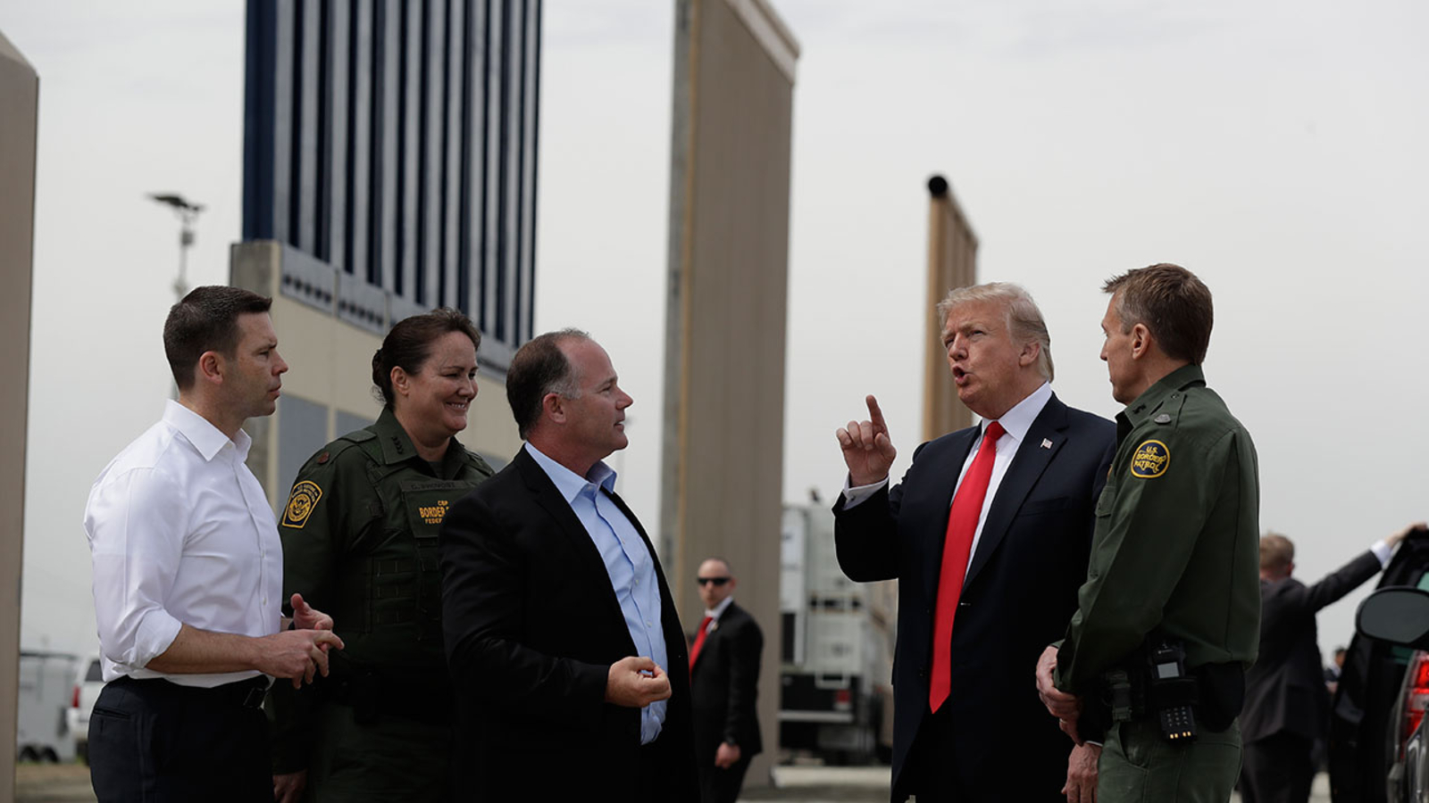 President Trump inspects border wall prototypes in San Diego - ABC13 ...