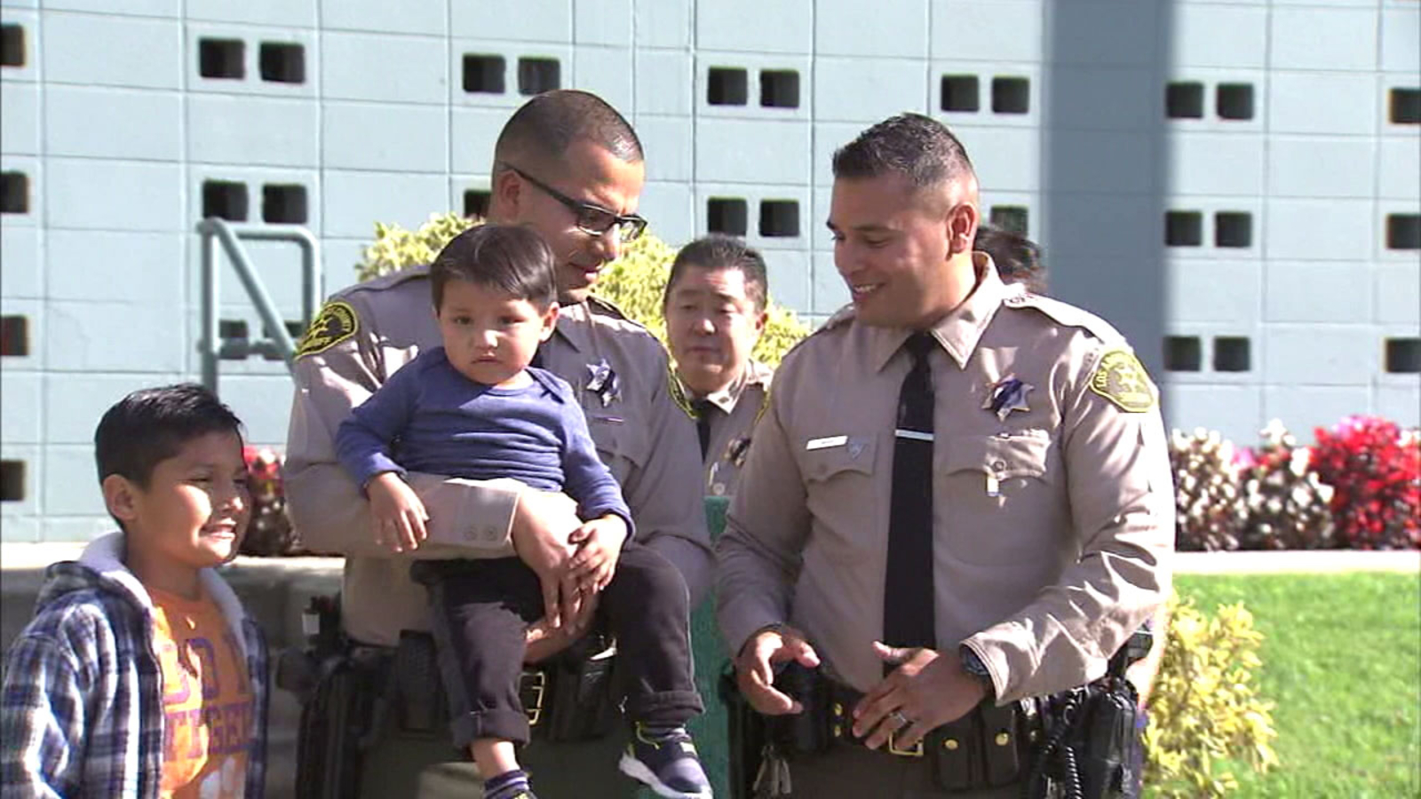 2 LASD deputies reunite with toddler whose life they helped save - ABC7 ...